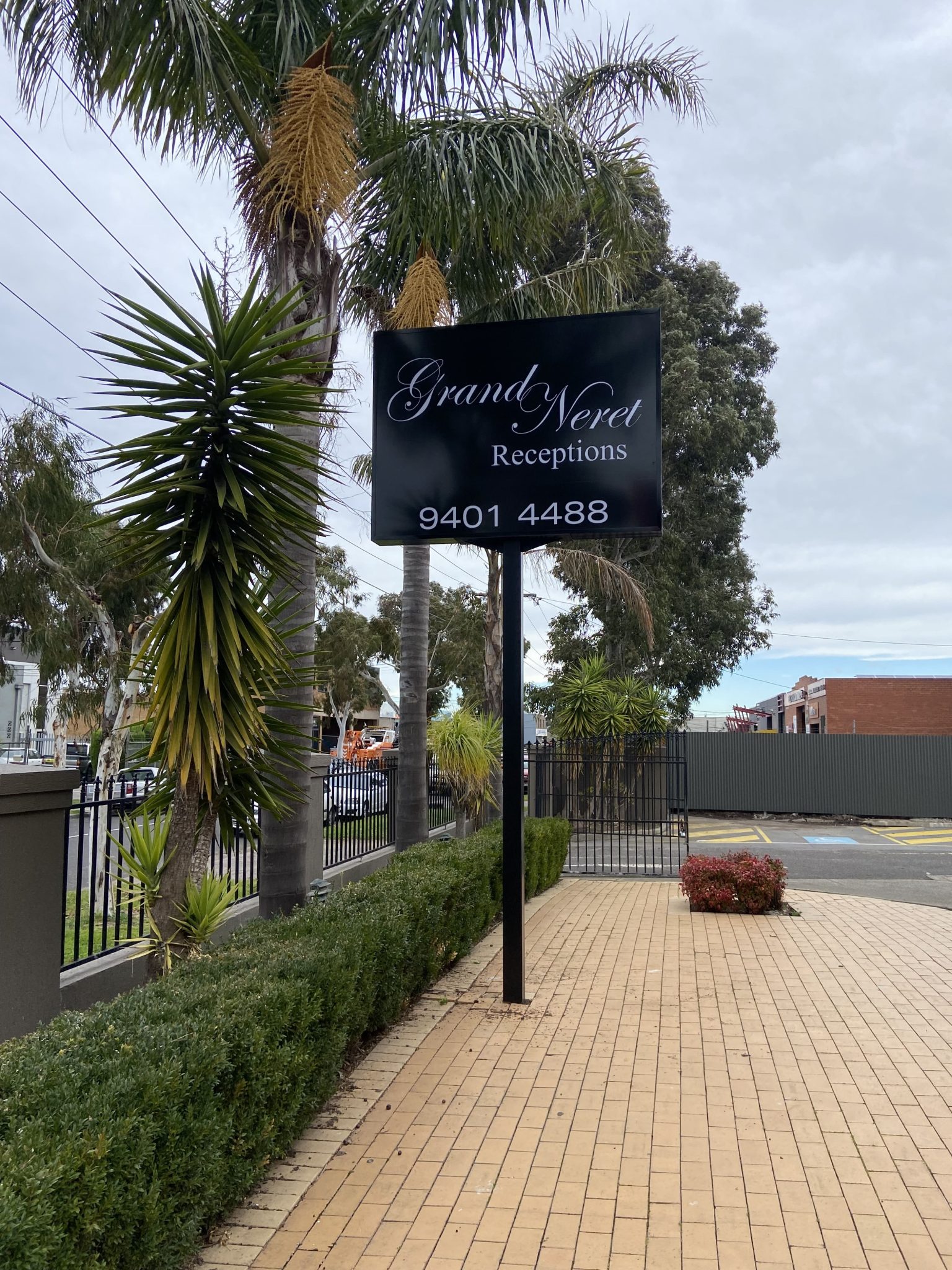 Pylons - Metro Signs