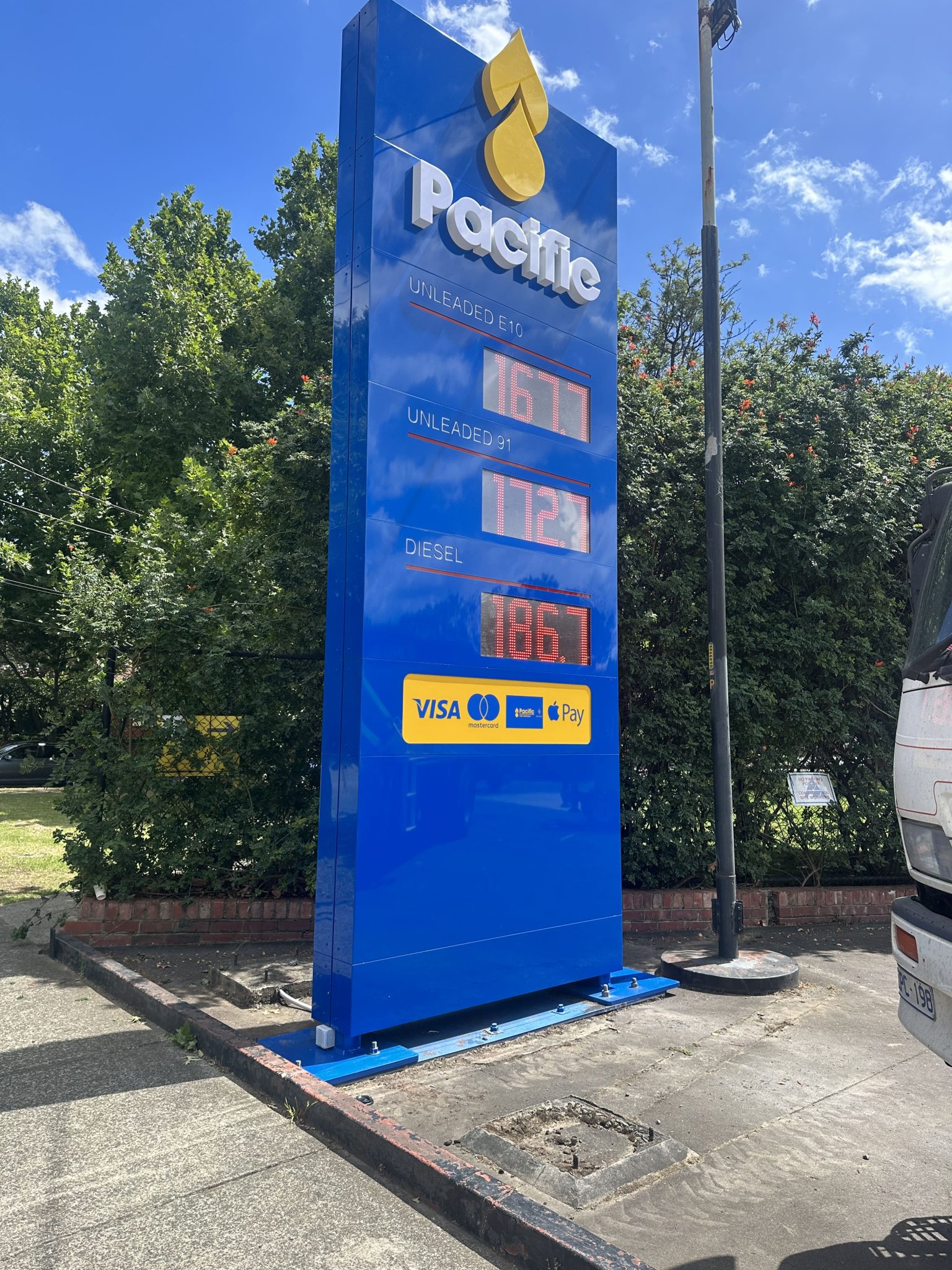 Pylons - Metro Signs